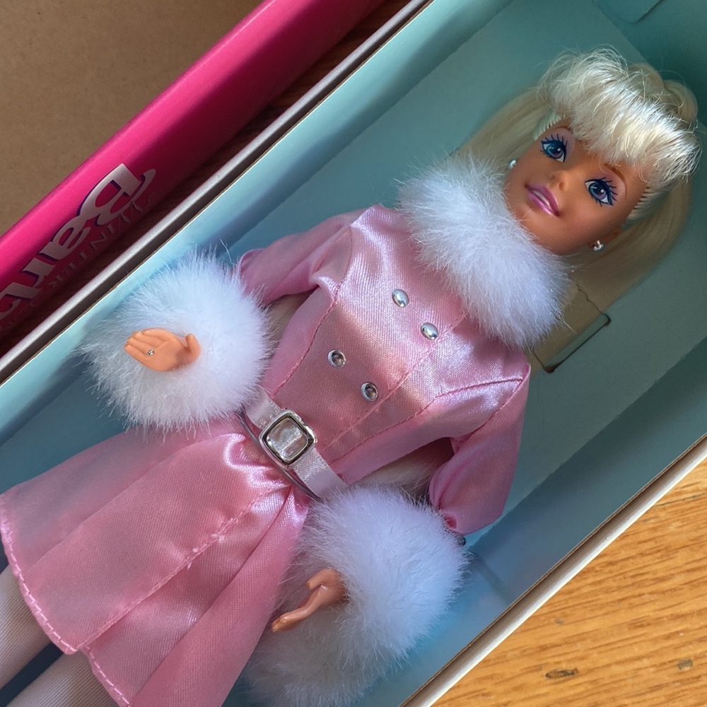 Winter Dazzle Barbie - Gem
